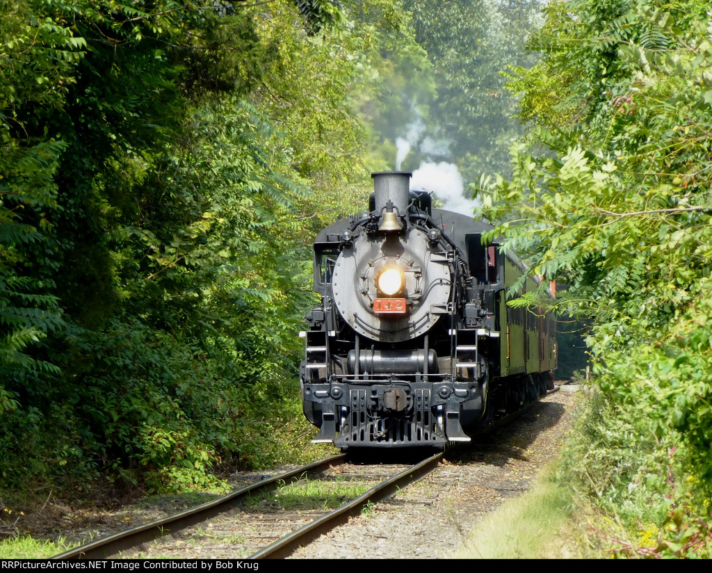 NYSW 142 leads the 2:00 p.m. train southbound on the scenic Bel-Del